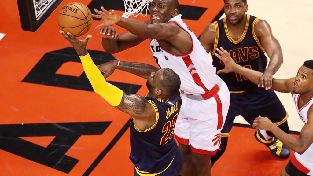 En vidéo – NBA : l’énorme block de Biyombo sur James