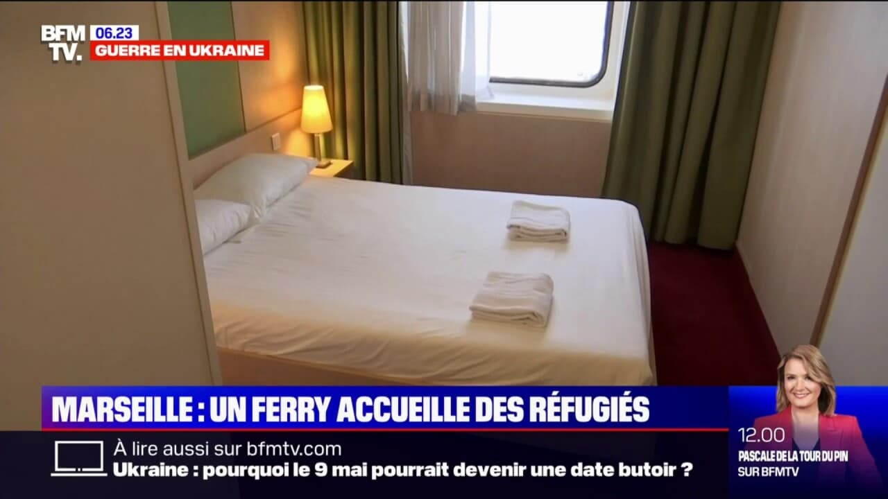 À bord du navire qui accueille des réfugiés ukrainiens dans le port de ...