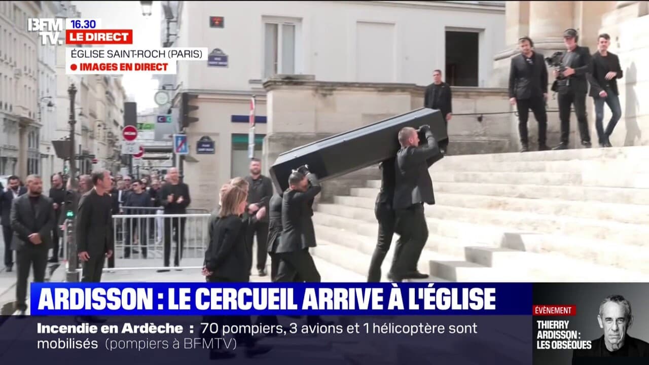 Obsèques de Thierry Ardisson: l'arrivée du cercueil sous les ...