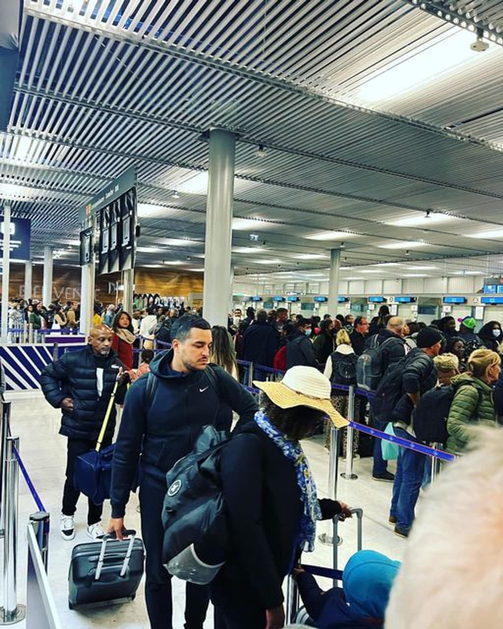 Aéroports parisiens: la police aux frontières va augmenter ses ...