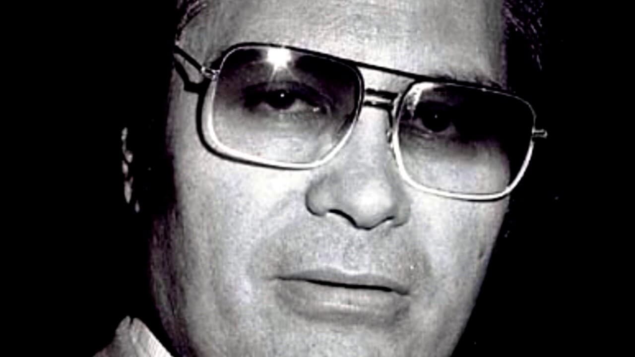 Découvrez le documentaire sur "Jim Jones: le pasteur tyrannique aux 913 ...