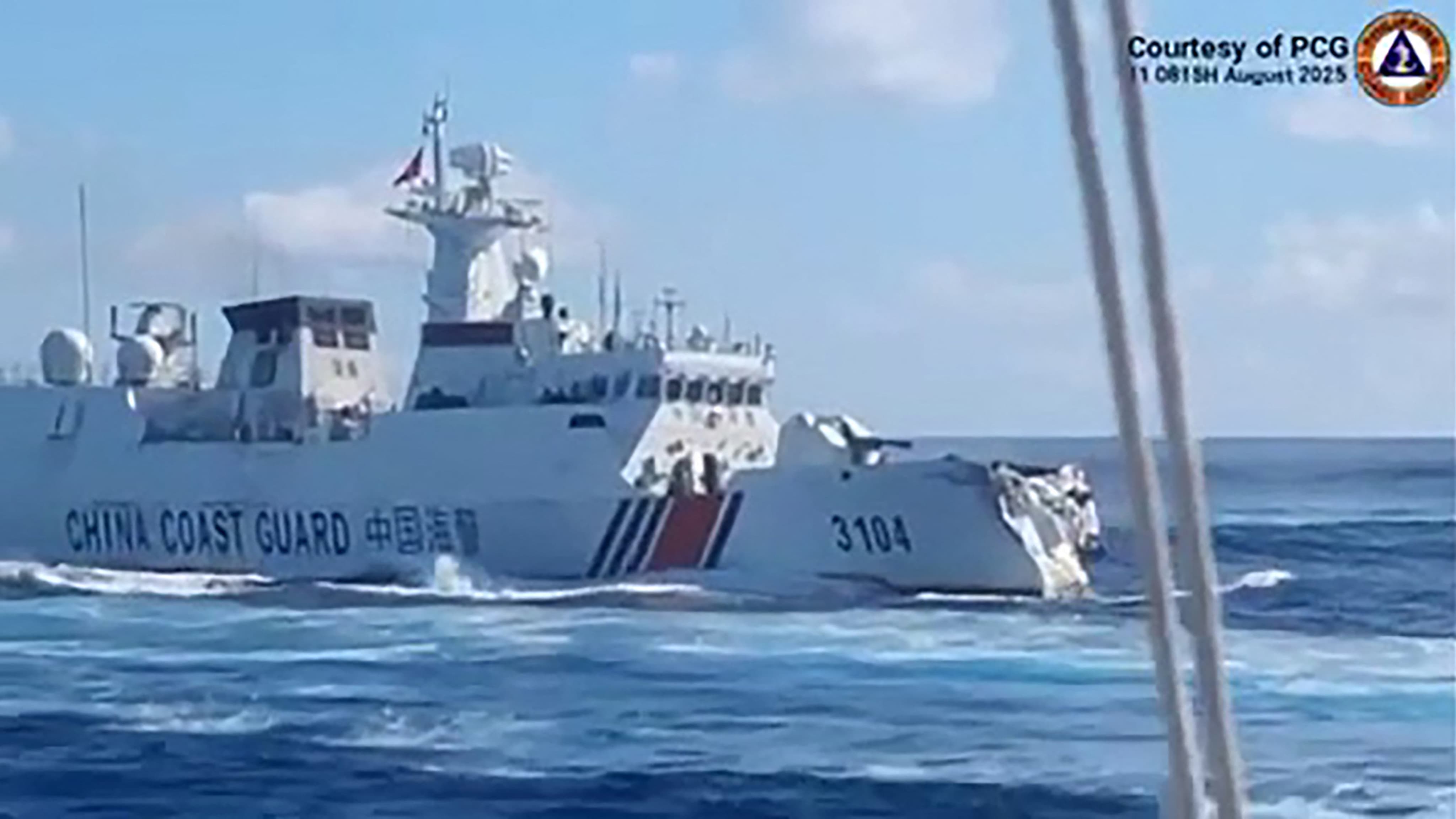 Tensions en mer de Chine: les images de l'impressionnante collision entre deux navires chinois