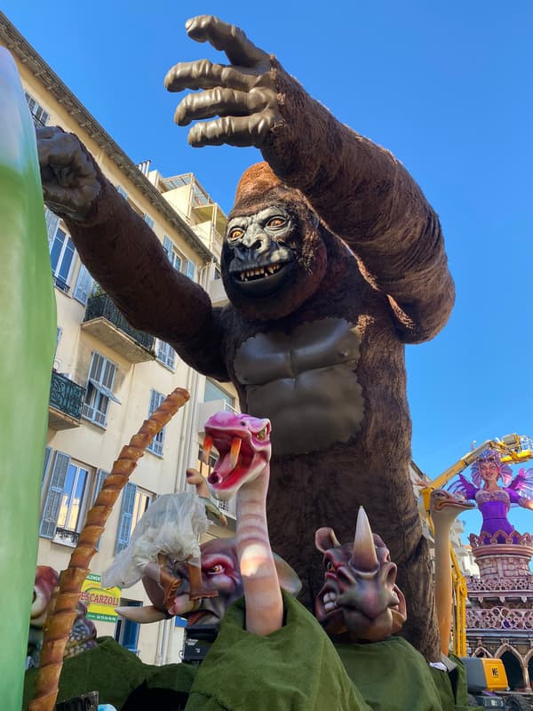 Nice: les premières images du roi du carnaval et du montage des chars
