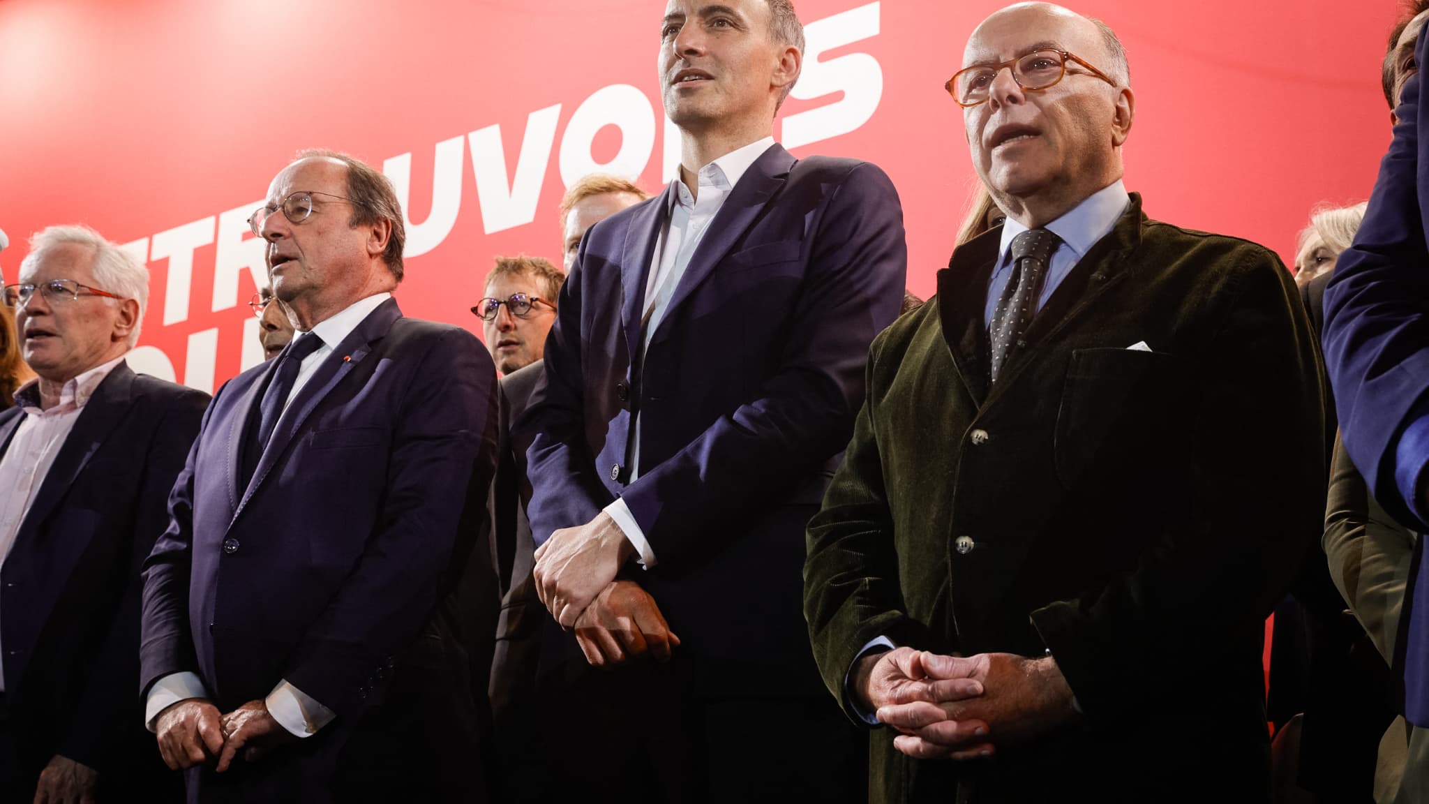 Raphaël Glucksmann et Bernard Cazeneuve s'affichent pour rassembler la ...