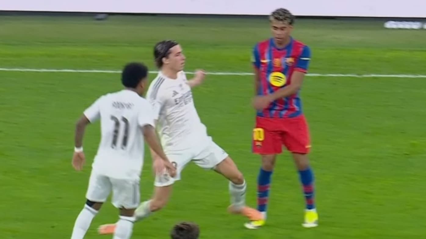 la semelle très en retard de Carreras sur Yamal non sanctionnée et qui ...