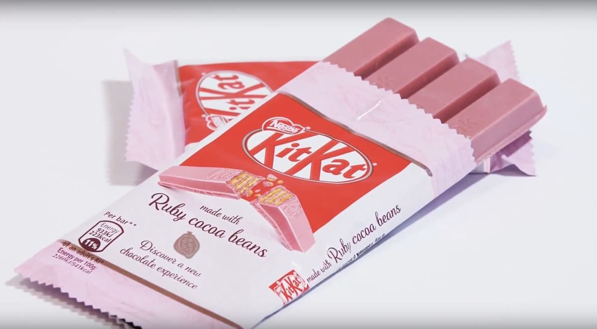 Nestlé lance en Europe son Kit Kat rose au chocolat suisse