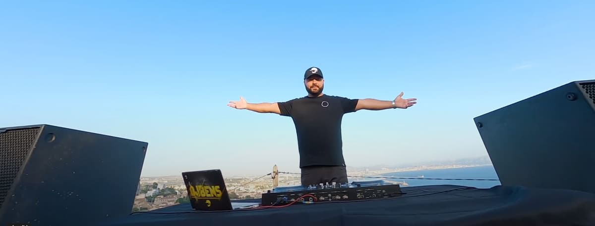 Qui est DJ Bens, le DJ que les clubs et les rappeurs s'arrachent?