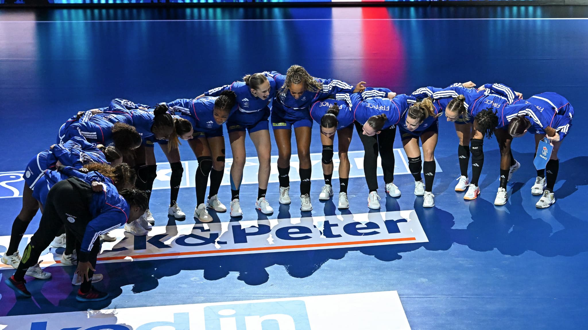 Mondial de handball: les Bleues dans le dernier carré après une superbe performance face au Danemark