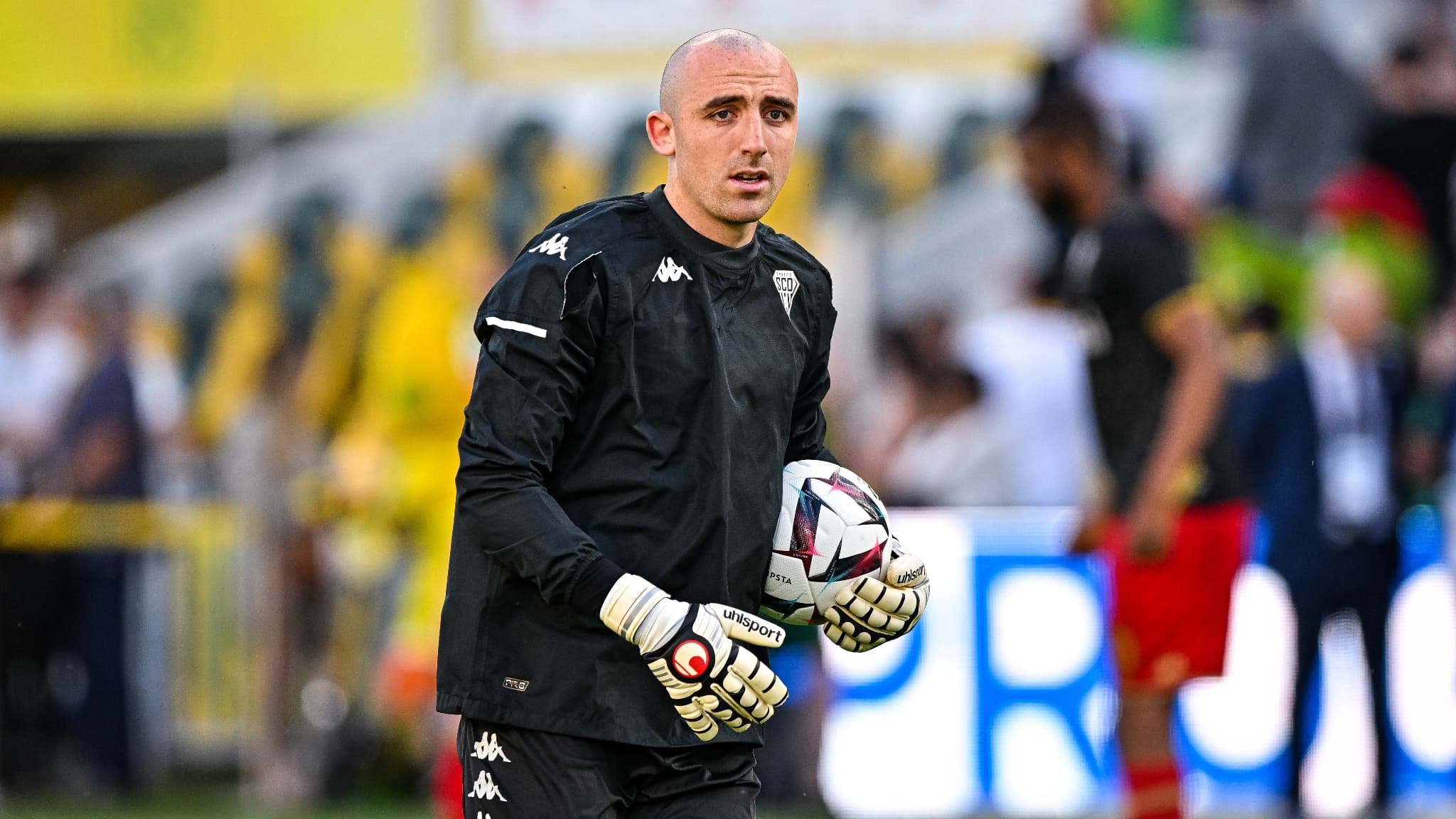 Suisse: touché par l'histoire de Bernardoni, un supporter d'Yverdon lui ...