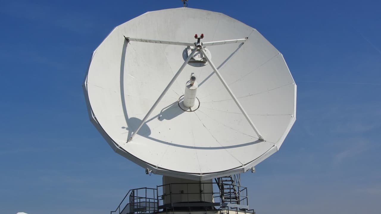 Dans les coulisses de l'opérateur satellite Eutelsat à Rambouillet