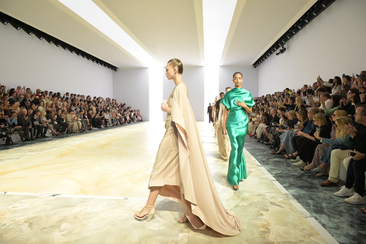 Fendi: un défilé couture entre féminité exacerbée et rigueur formelle