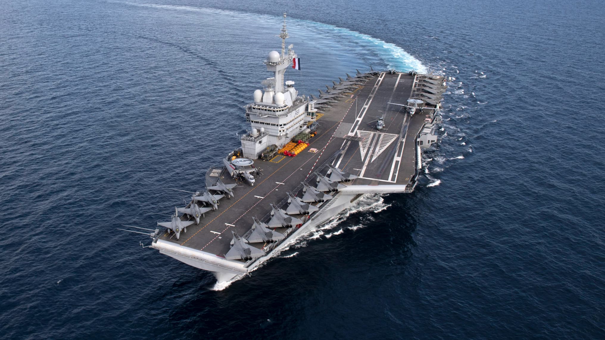 75 000 Tonnes Des Scaf Sur Le Pont Le Futur Porte avions Fran ais 75 000 Tonnes Des Scaf Sur Le Pont Le Futur Porte avions Fran ais