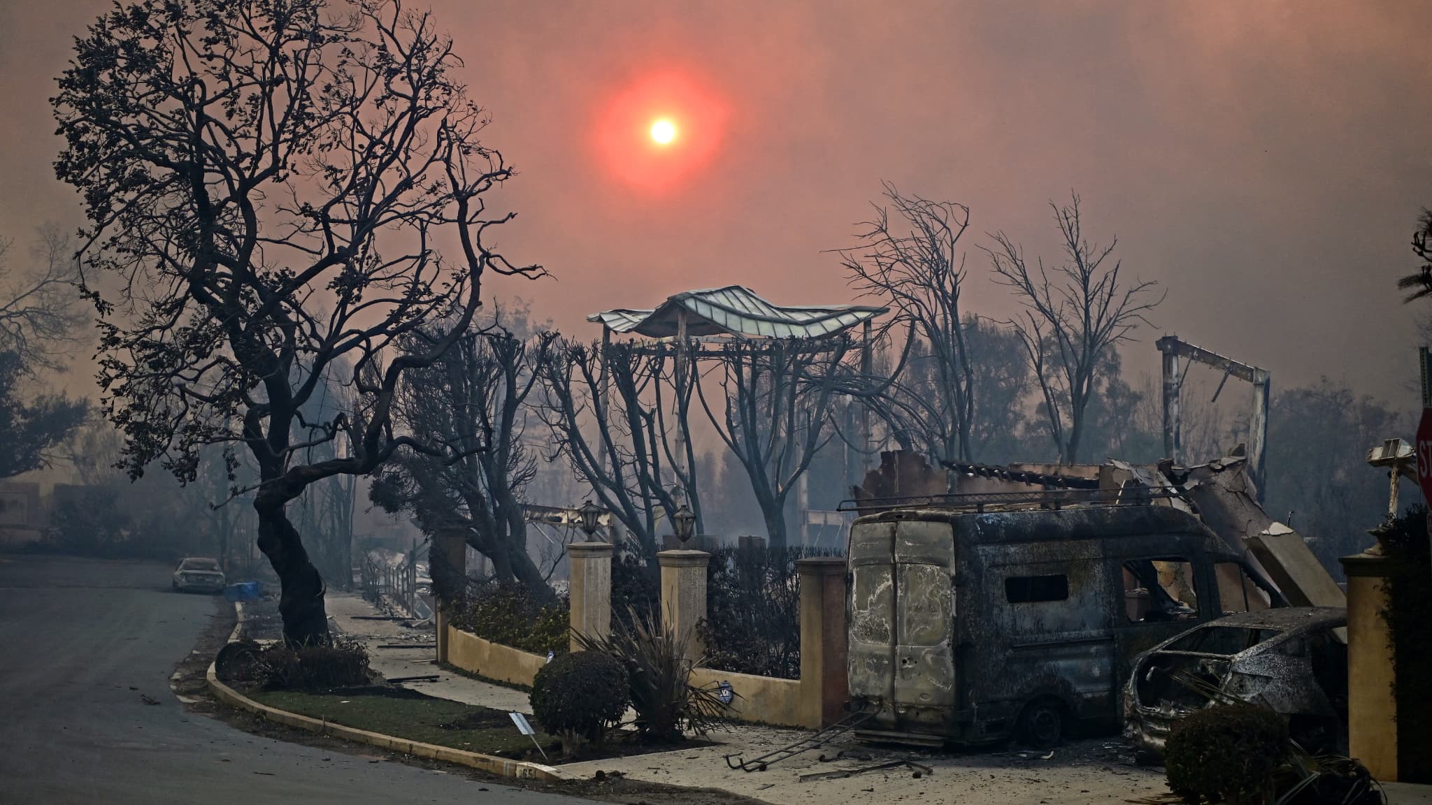 Incendies à Los Angeles Maisons Carbonisées évacuations Les Images
