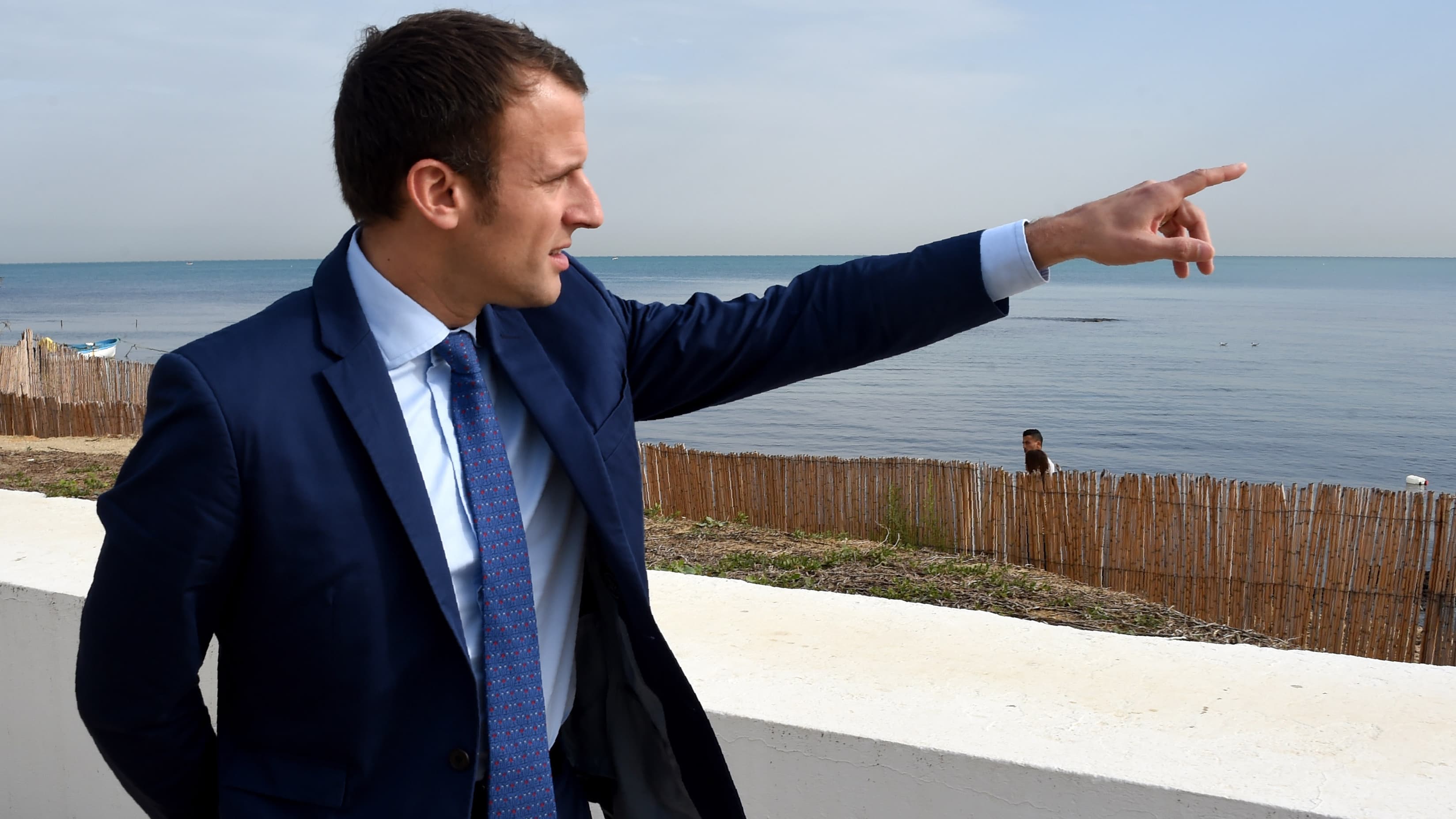 Candidature d'Emmanuel Macron: "Il doit tirer profit des idées ...