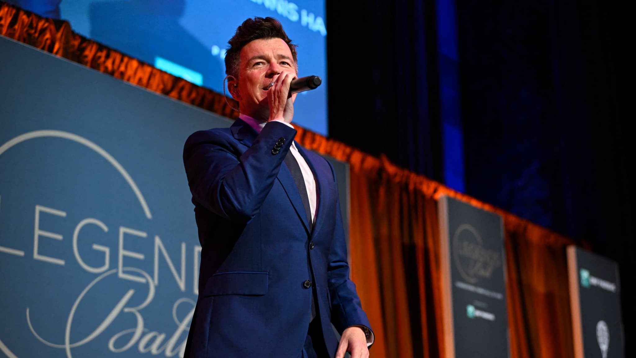 "Never gonna give you up": Rick Astley porte plainte contre le rappeur ...