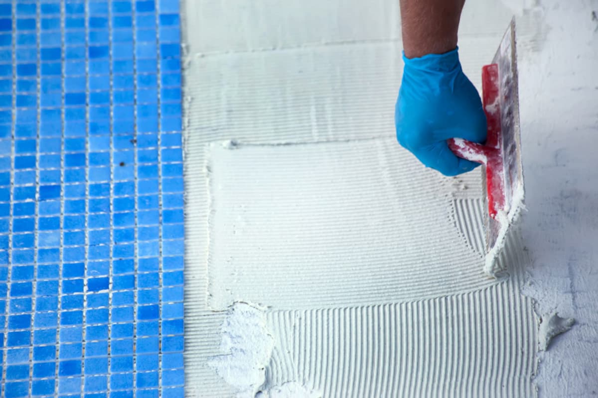 Comment bien choisir sa colle à carrelage