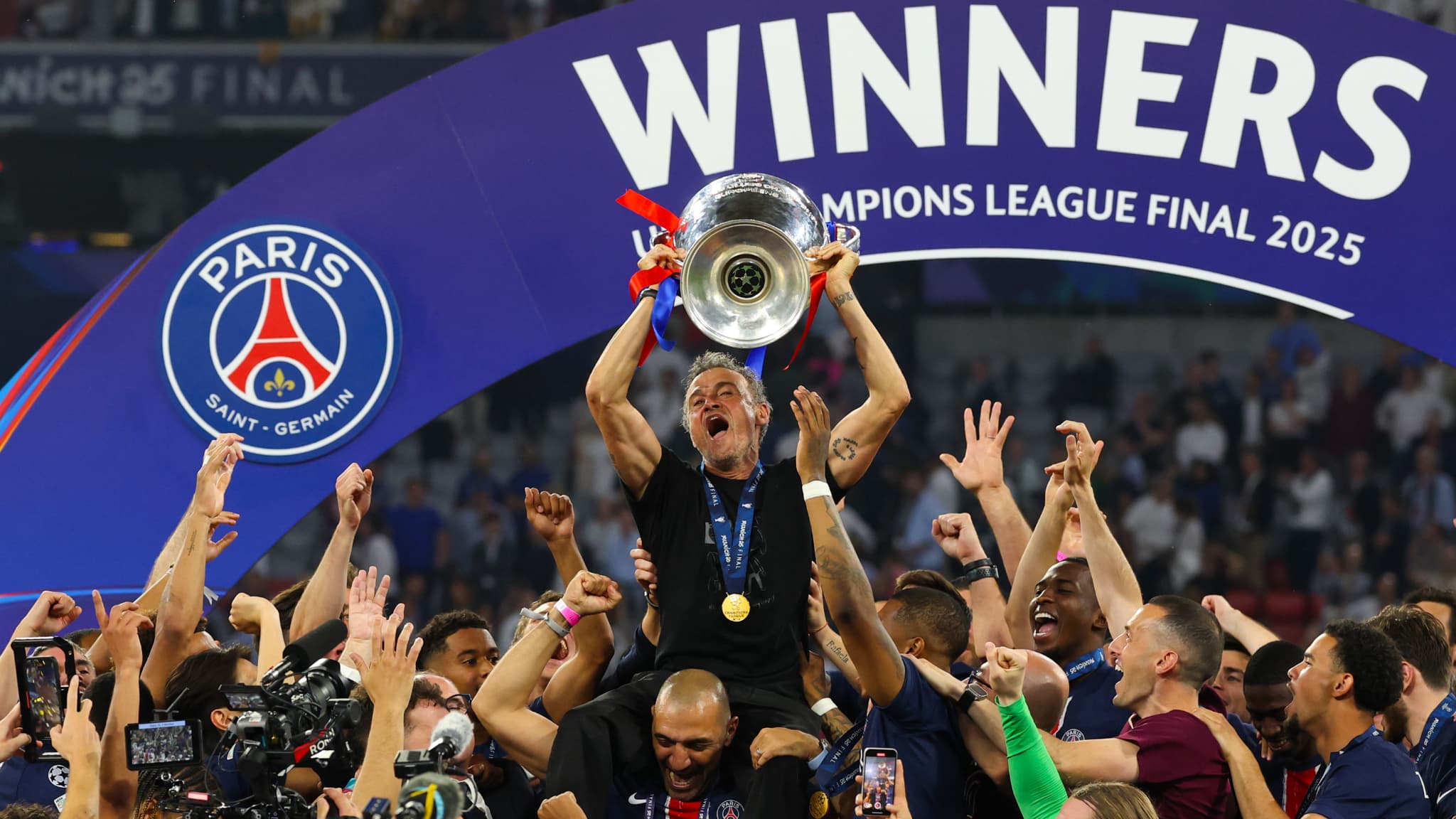 PSG: le trophée de la Ligue des champions exposé au Parc des Princes