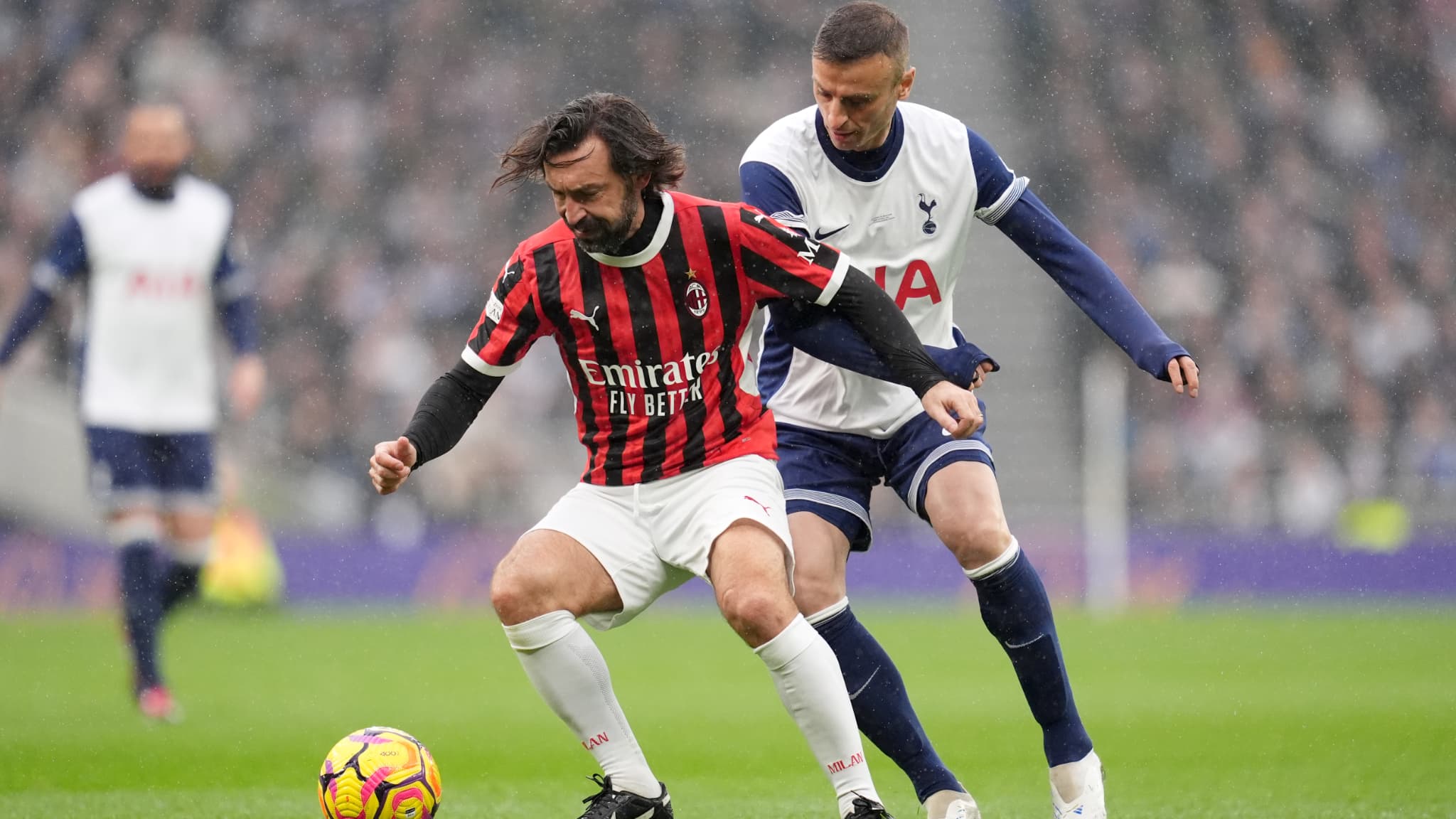 A 45 ans, Andrea Pirlo n'a rien perdu de son football: la preuve avec ...