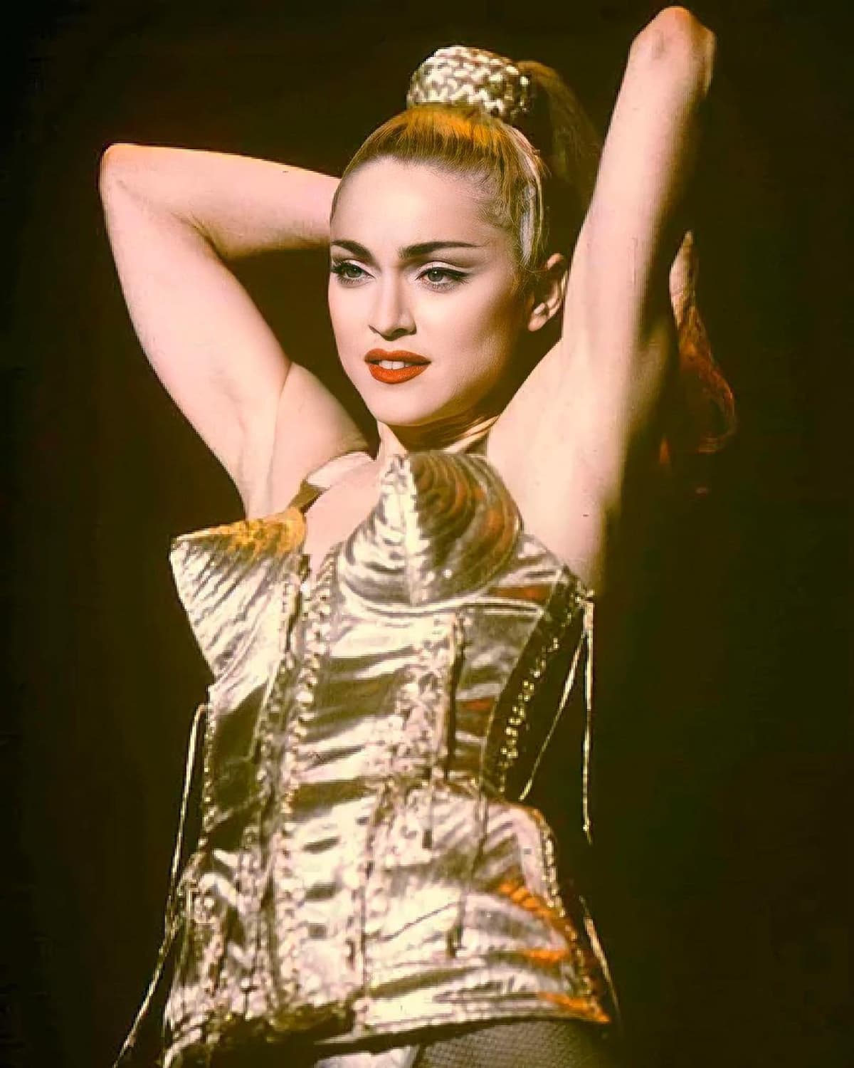 Madonna marque les esprits lors de sa tournée dans une tenue hommage ... Madonna marque les esprits lors de sa tournée dans une tenue hommage ...