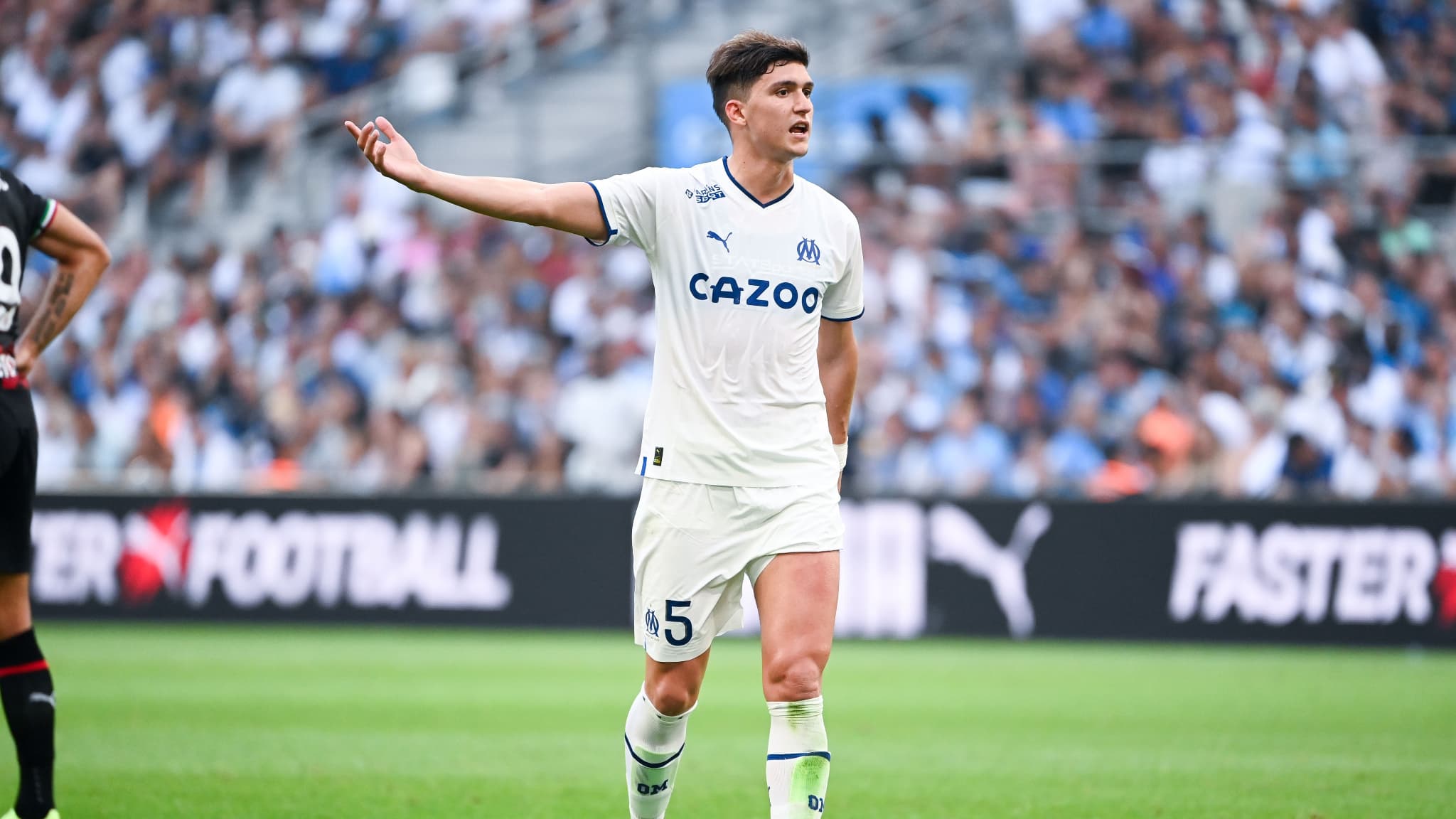 Balerdi veut rester à Marseille, mais un départ pour Bologne n’est pas ...