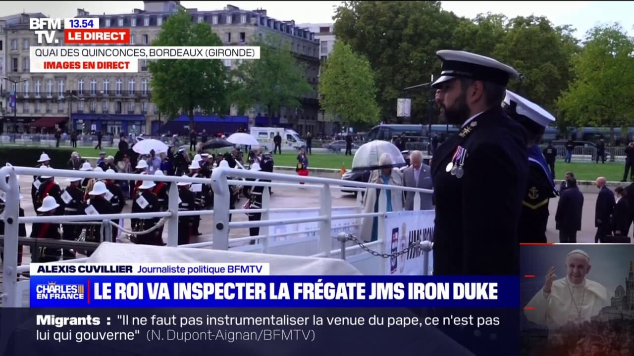Le roi Charles inspecte la frégate HMS Iron Duke à Bordeaux pour sa ...
