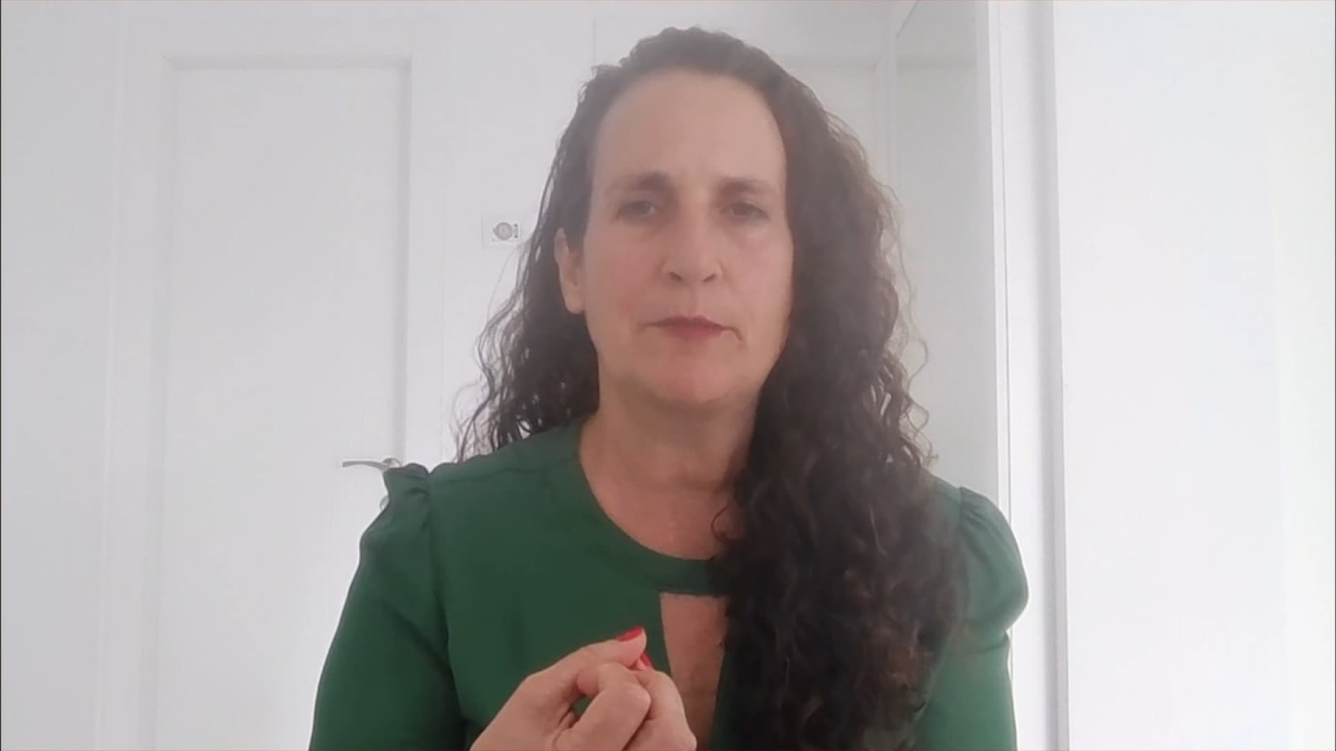 "Enfin une lueur d'espoir": Hadas Calderon, mère de deux otages ...