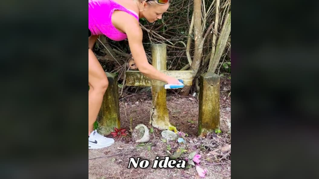 Une tiktokeuse fait des millions de vues en nettoyant des tombes au hasard