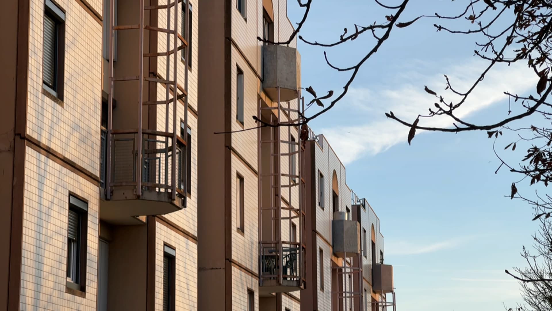 Enfant défenestré à Villefontaine: le pronostic vital de la victime ...