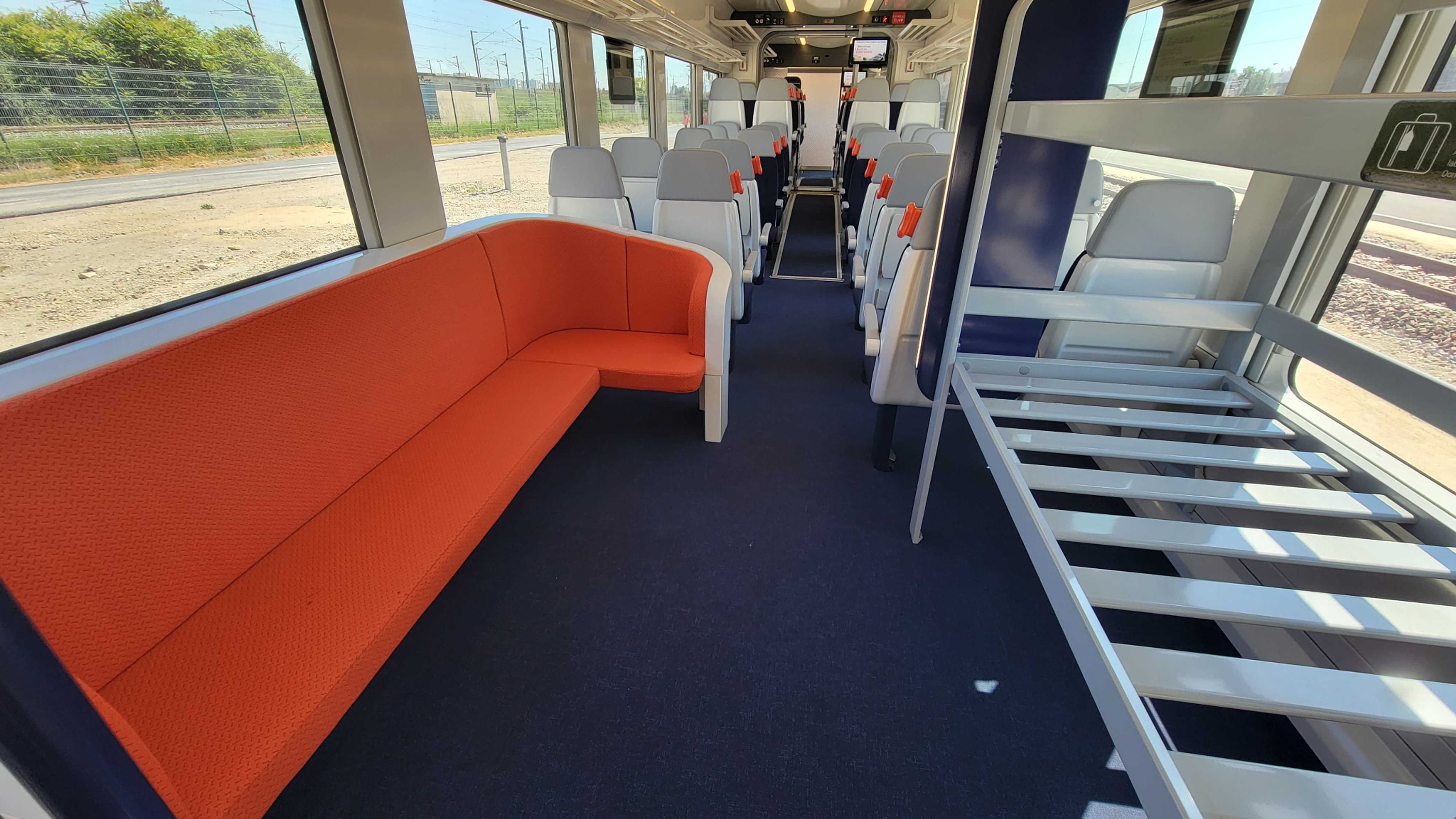 EN IMAGES. Des trains toutes les 15 minutes, des canapés, des tarifs de ...