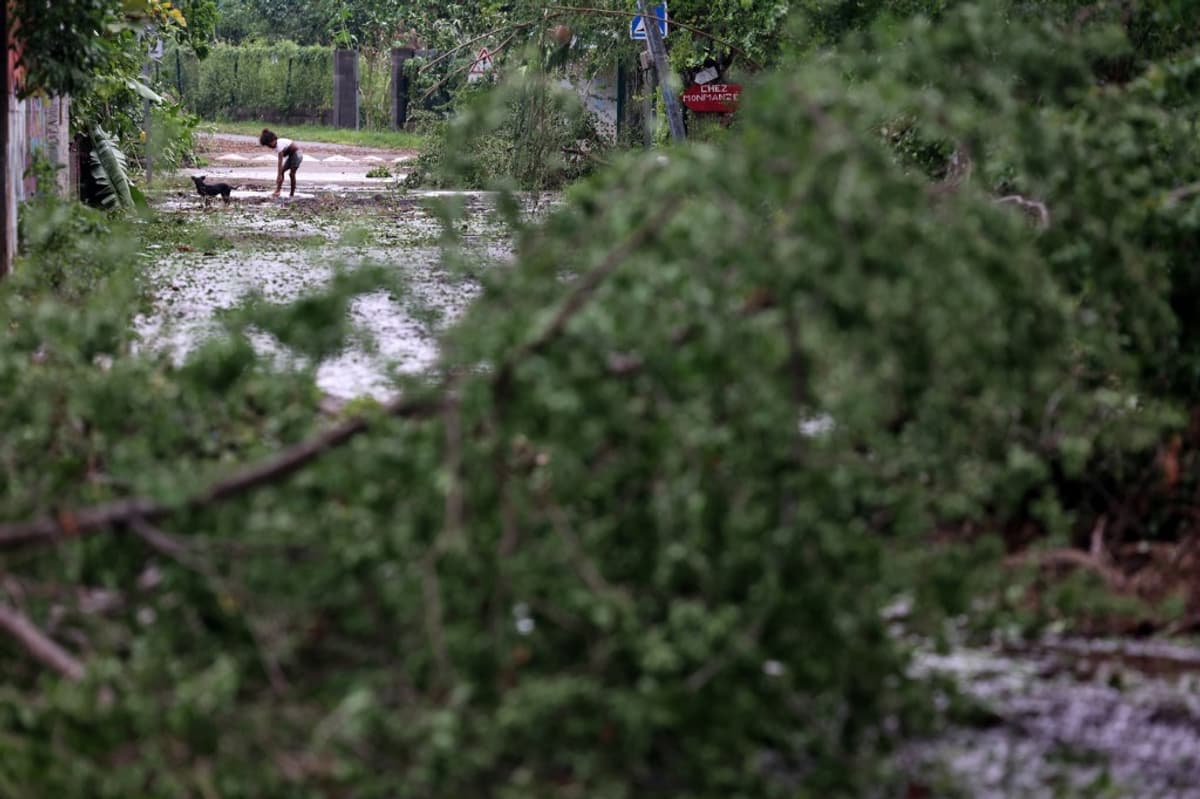 "Une rivière qui passait dans la maison": les images des dégâts du ...
