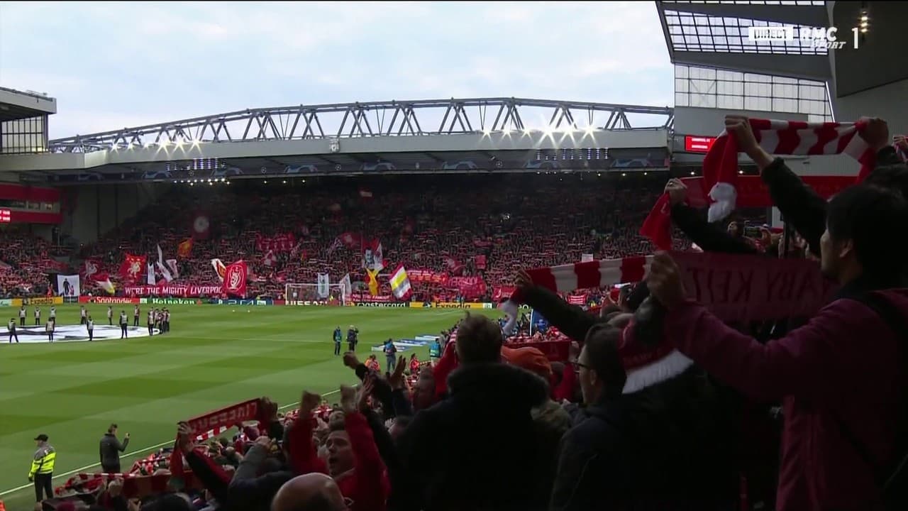 Le mythique "You'll never walk alone" résonne dans Anfield