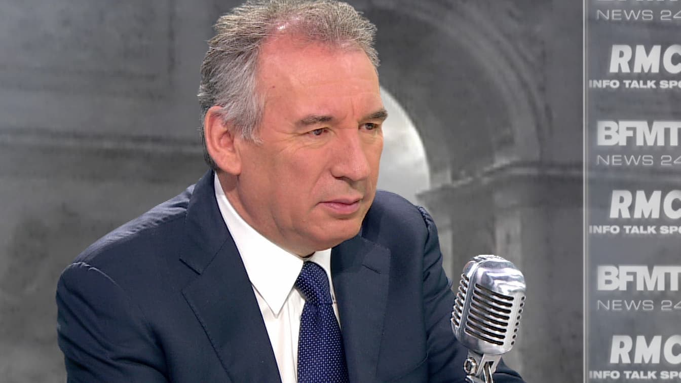 Bayrou: "il est plausible que Valls se pose la question" de la démission