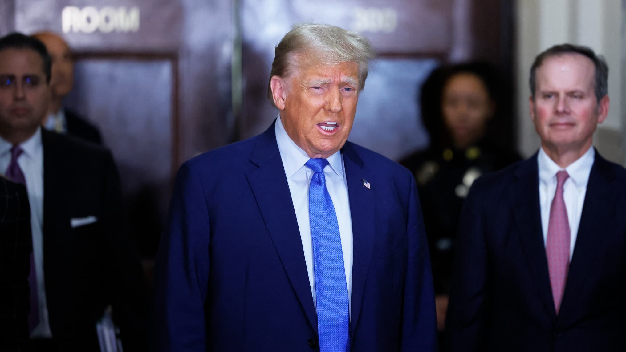 Donald Trump jugé au pénal: comment vont être choisis les 12 jurés et 6 ...