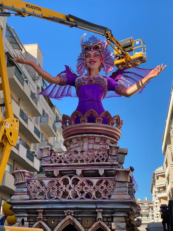Nice: les premières images du roi du carnaval et du montage des chars