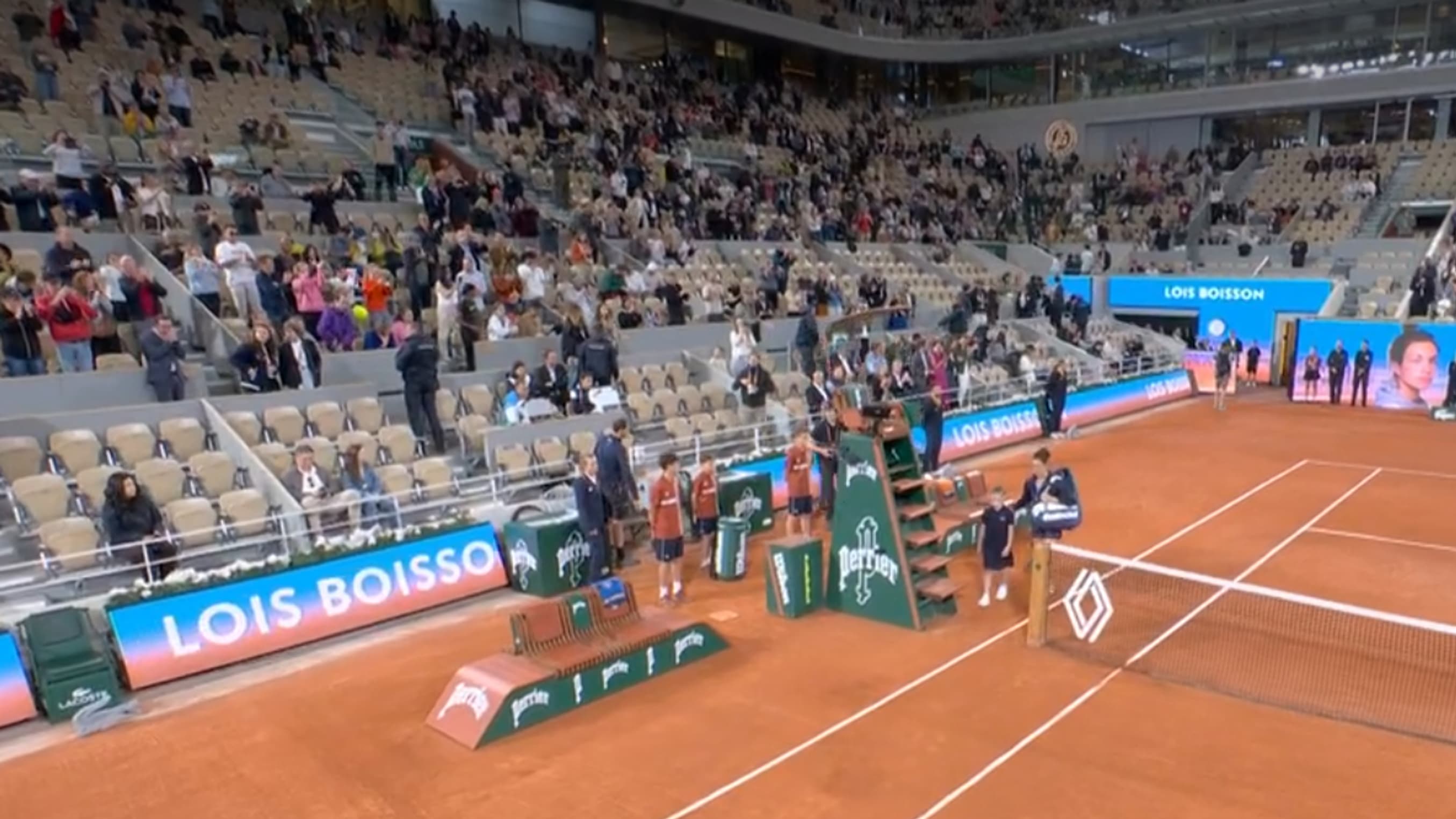 Roland-Garros: les images qui choquent des tribunes très clairsemées ...