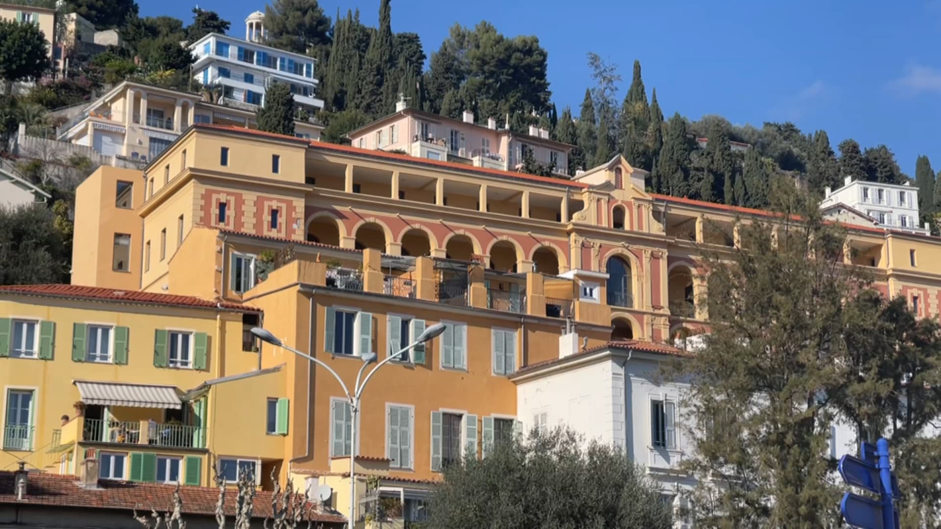 Le campus de Sciences Po à Menton reconduit pour deux ans, juste après ...