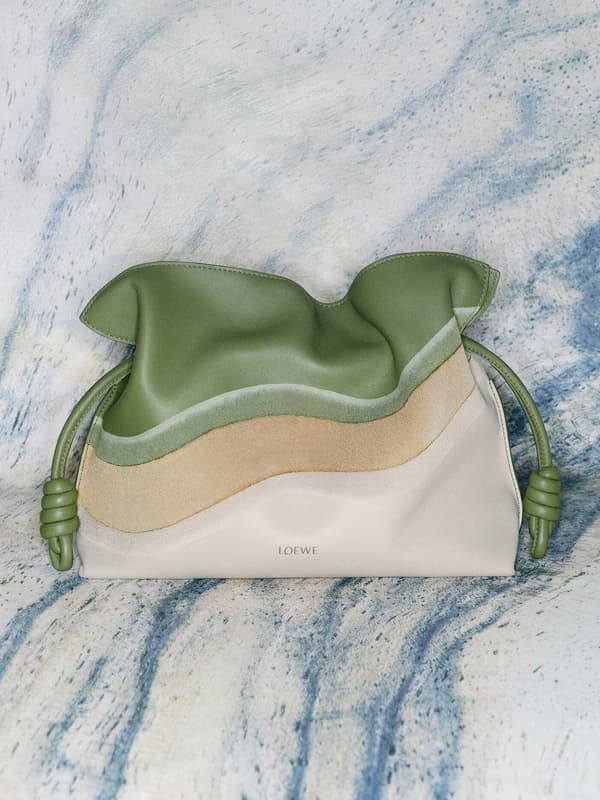Loewe présente une collection upcyclée de sacs à main Flamenco