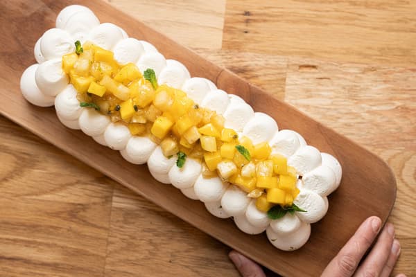 Un chef, une recette: bûche façon pavlova aux fruits exotiques de ...