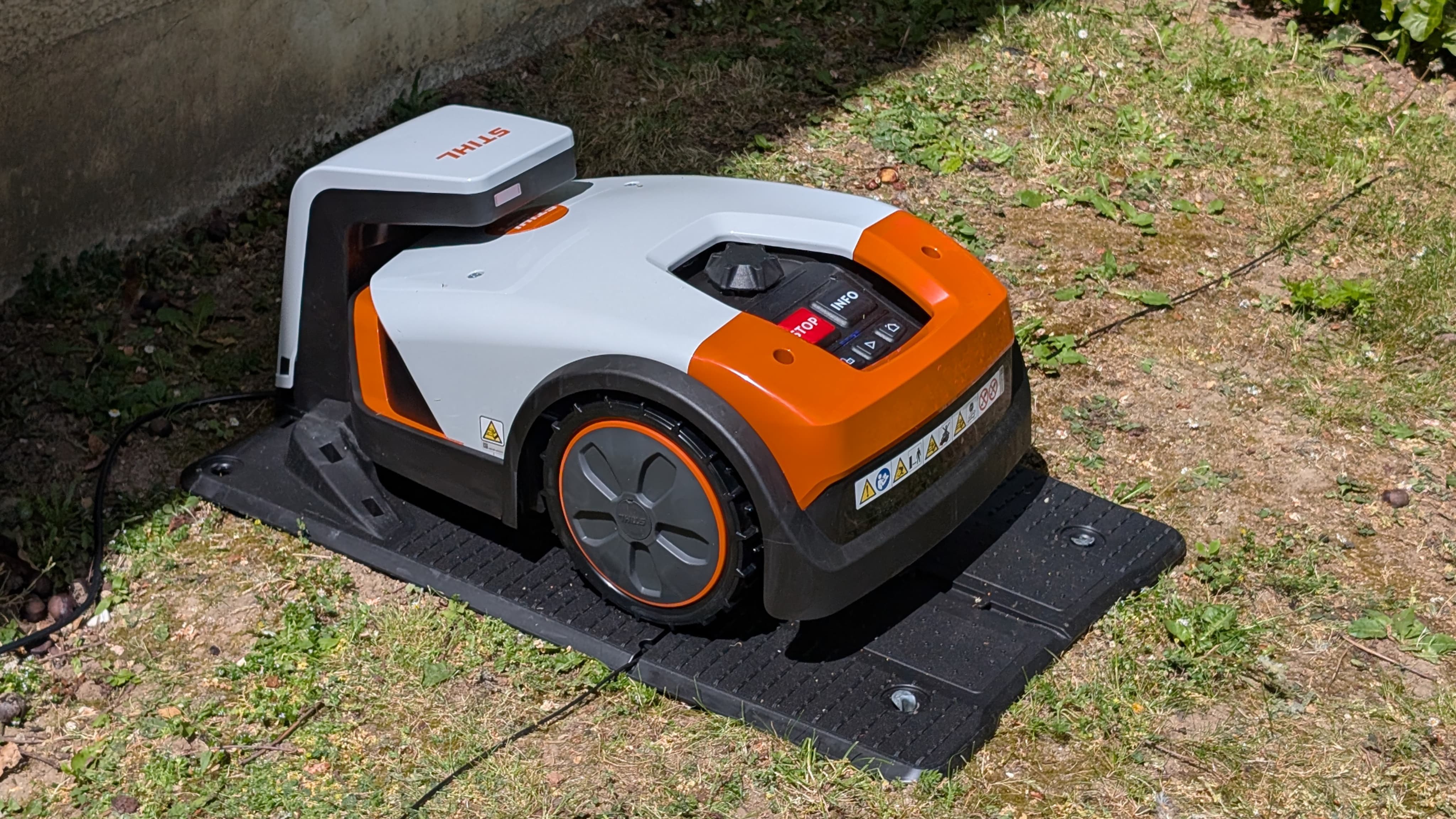 Test iMOW 3 par Stihl : ce robot-tondeuse de dernière génération est-il ...