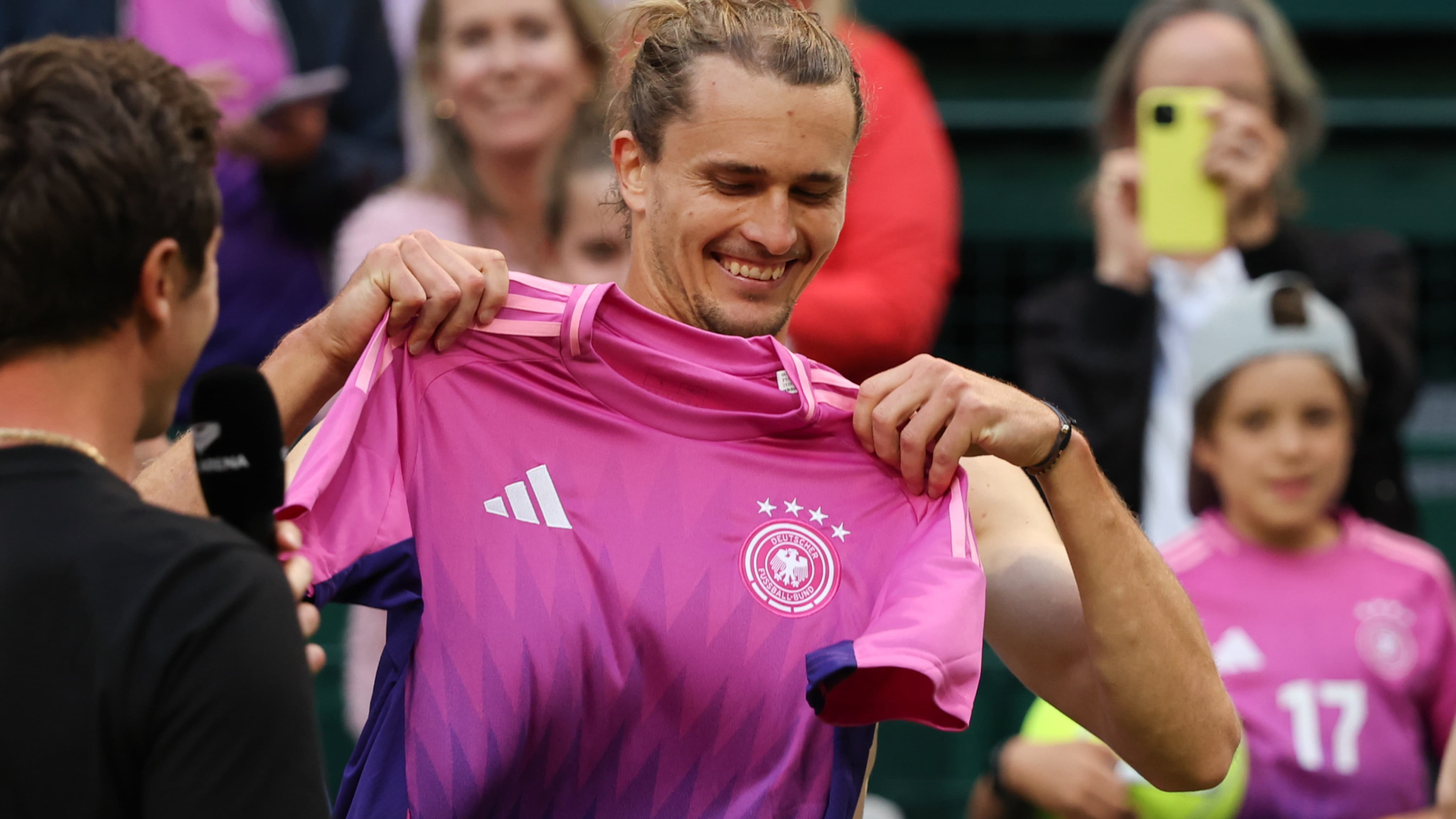 PSG, Allemagne, Miami… Pourquoi les maillots roses sont devenus aussi ...