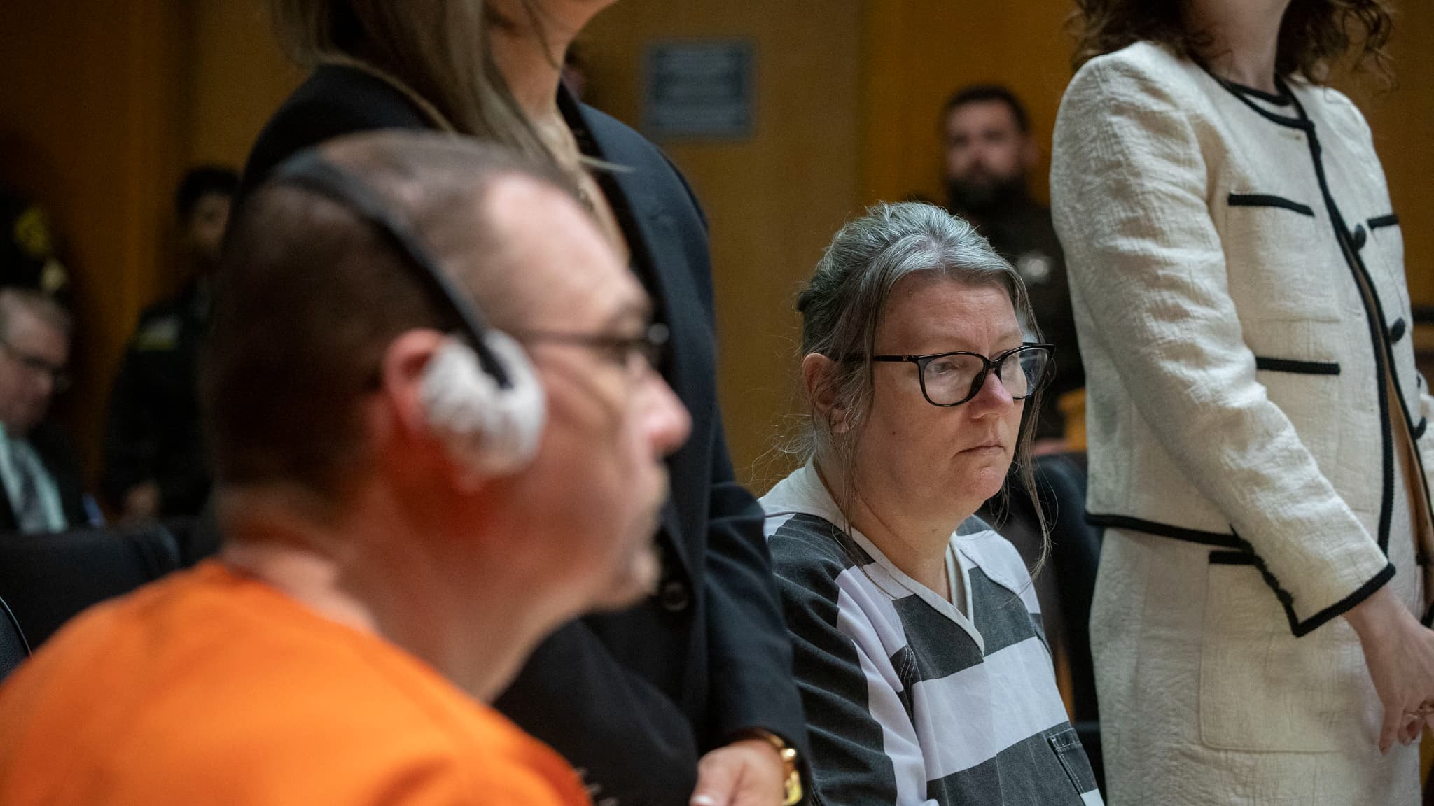 États-Unis: les parents d'un lycéen auteur d'une tuerie condamnés à au ...