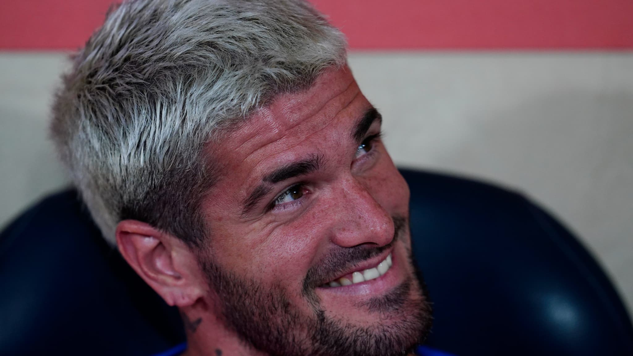 when Vinicius Jr fans mistake Rodri and attack... Rodrigo de Paul and ...