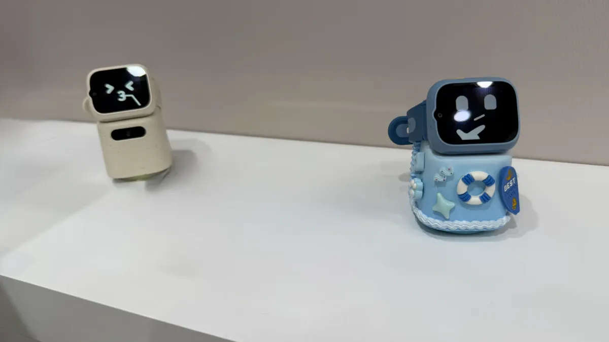 TCL présente Tbot, son petit robot qui transforme la montre connectée ...