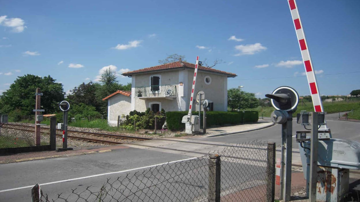 Un mort dans une collision avec un train à un passage à niveau