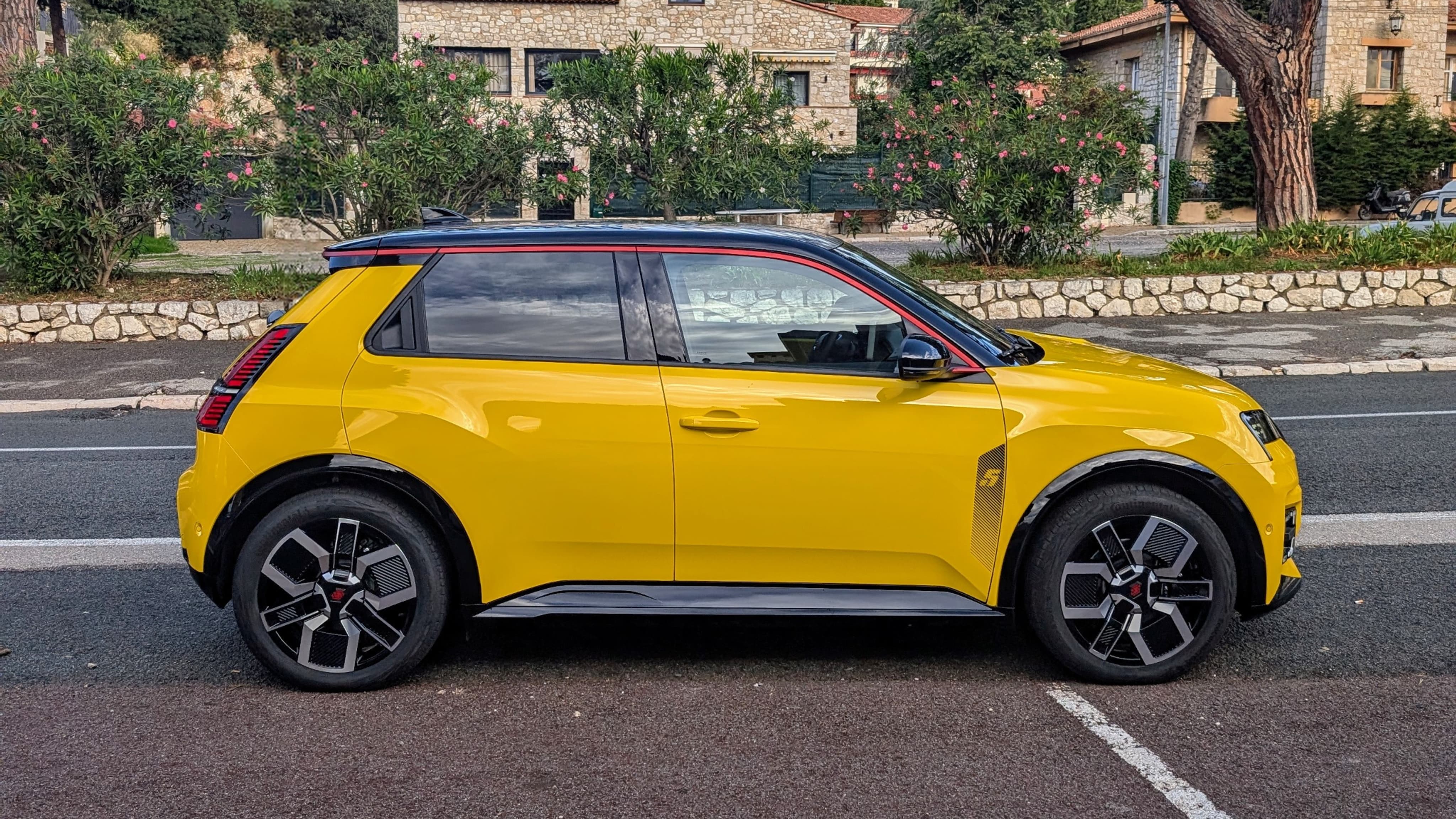 ESSAI. Nouvelle Renault 5 électrique: que vaut la voiture la plus attendue de 2024?