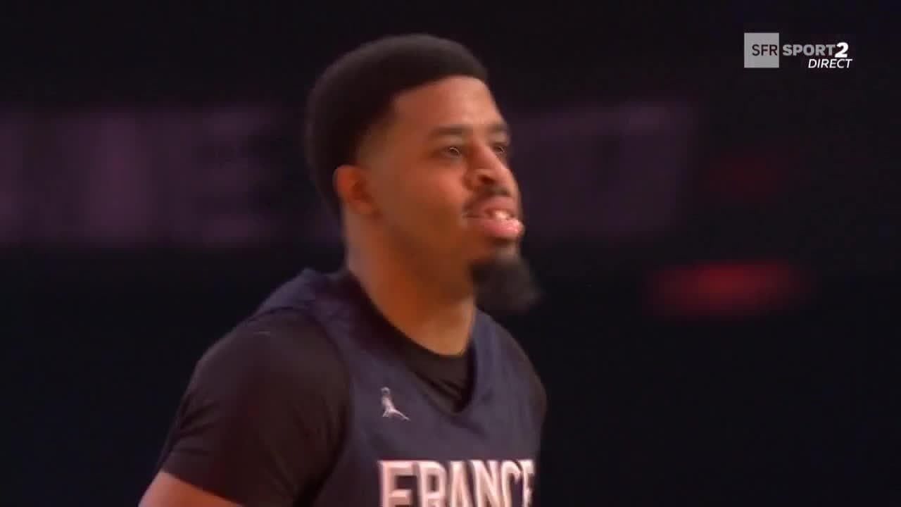 L'incroyable dunk de DJ Stephens