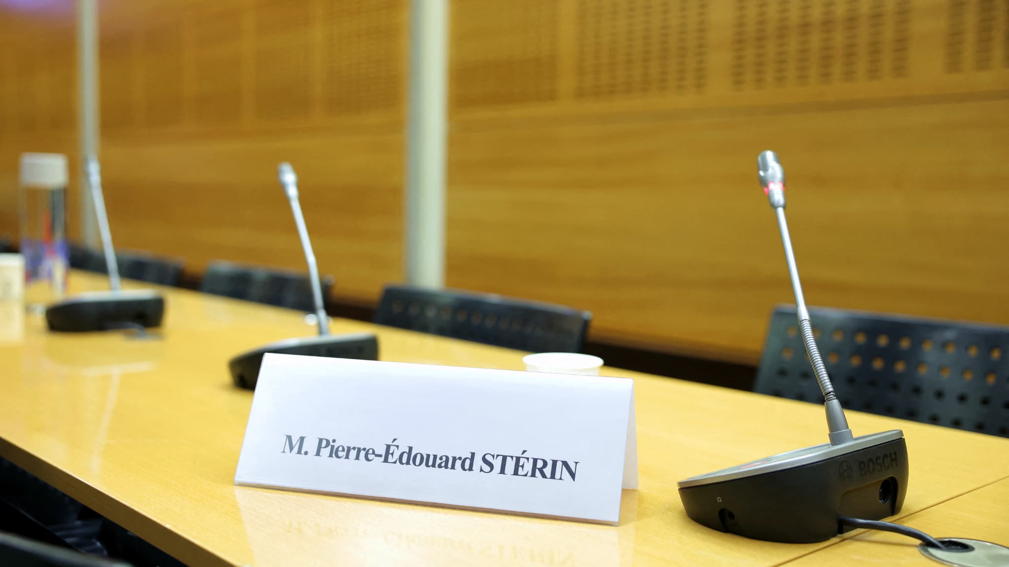 "Il méprise l'Assemblée nationale": le milliardaire Pierre-Édouard ...