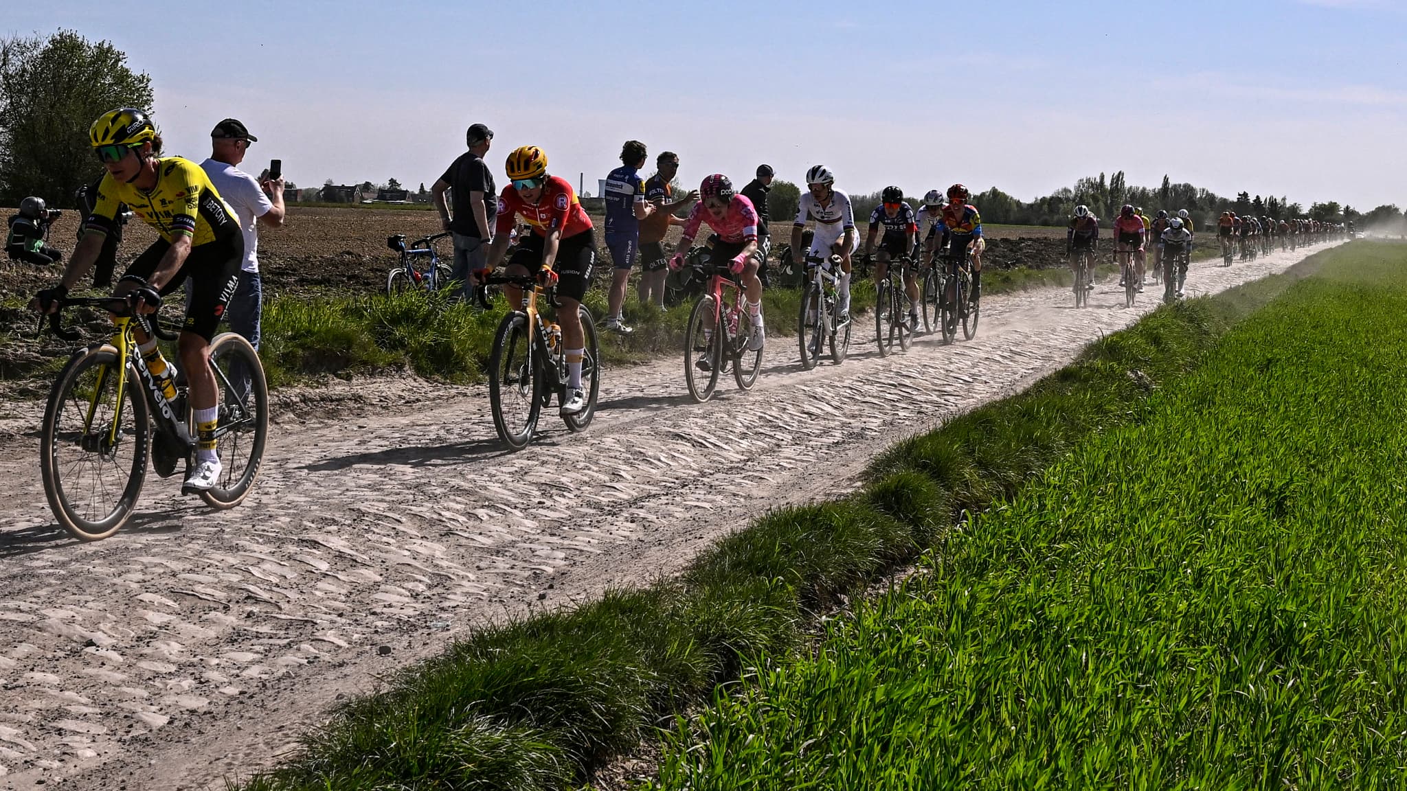 Paris-Roubaix Femmes: après une chute, Haugset a effectué 59 km avec ...