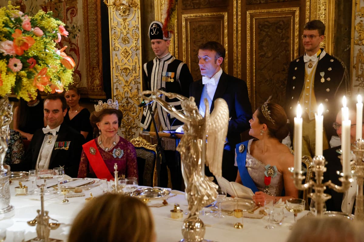 Emmanuel Macron en Suède: les images du dîner d'État avec le roi Carl XVI et la reine Silvia