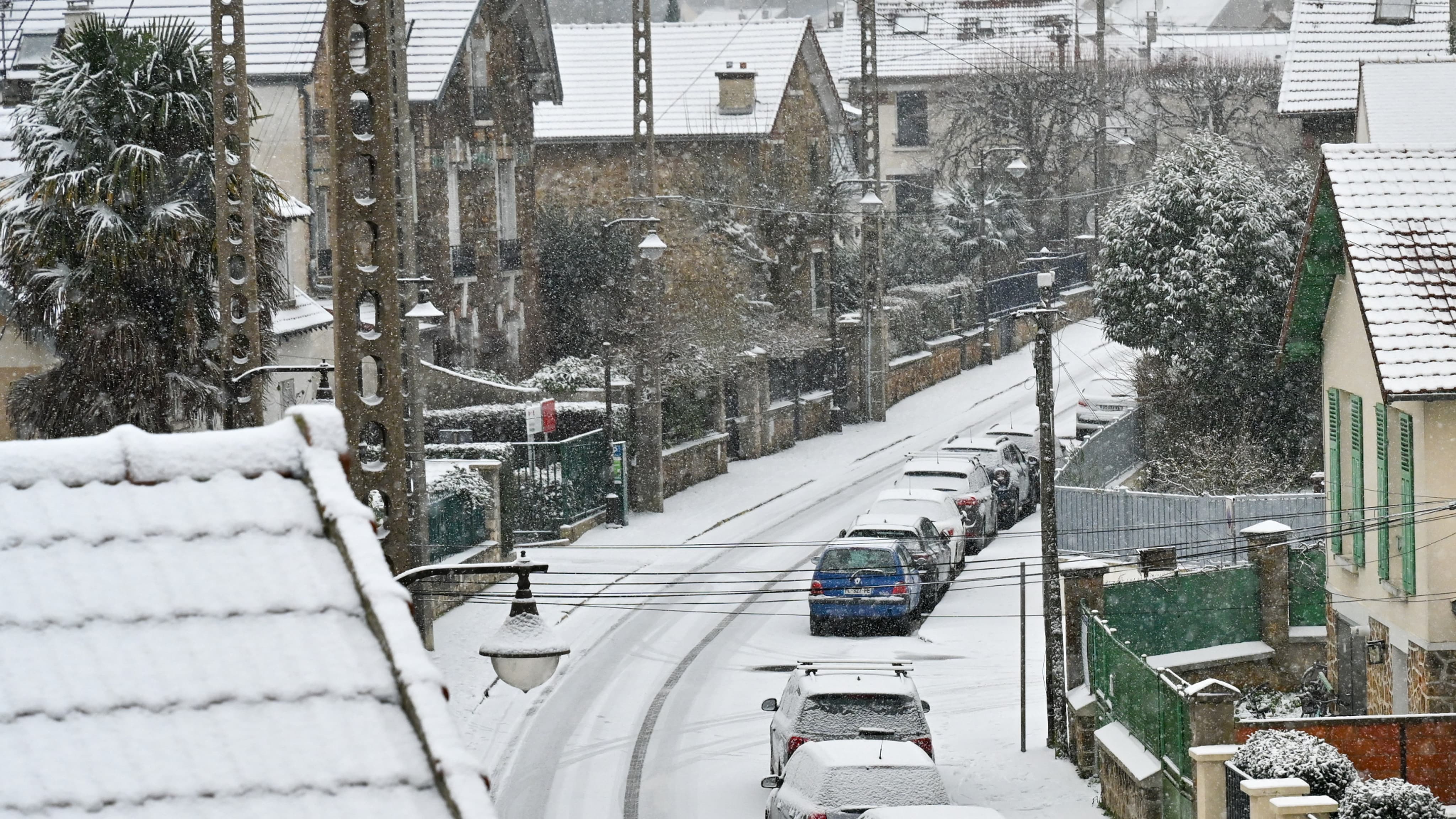 Transports, écoles, "le problème, c'est la communication": le chaos dû ...